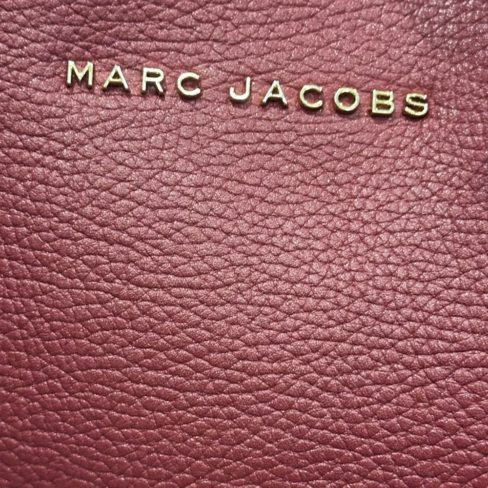 Marc Jacobs | Bags | Marc Jacobs The Grind Tote In Burgundy With Lock ...